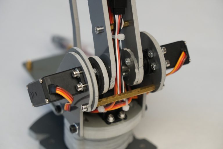 SainSmart 6-Axis Desktop Robotic Arm - Raspberry Pi - Roboter planen bauen programmieren