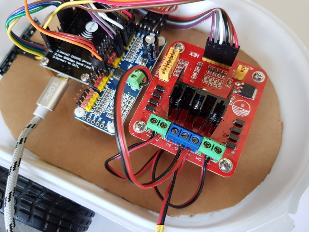 Building robots with the ESP8266 development board - servo motor control - Roboter planen bauen ...