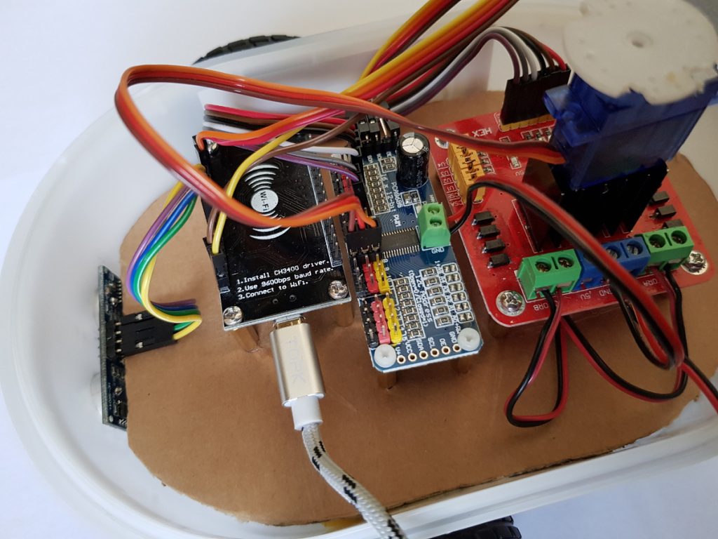 Building robots with the ESP8266 development board - servo motor control - Roboter planen bauen ...